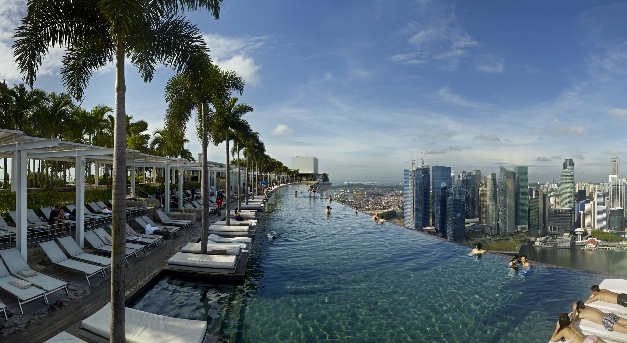 Marina Bay Sands : La piscine la plus haute du monde dans un hôtel à ...