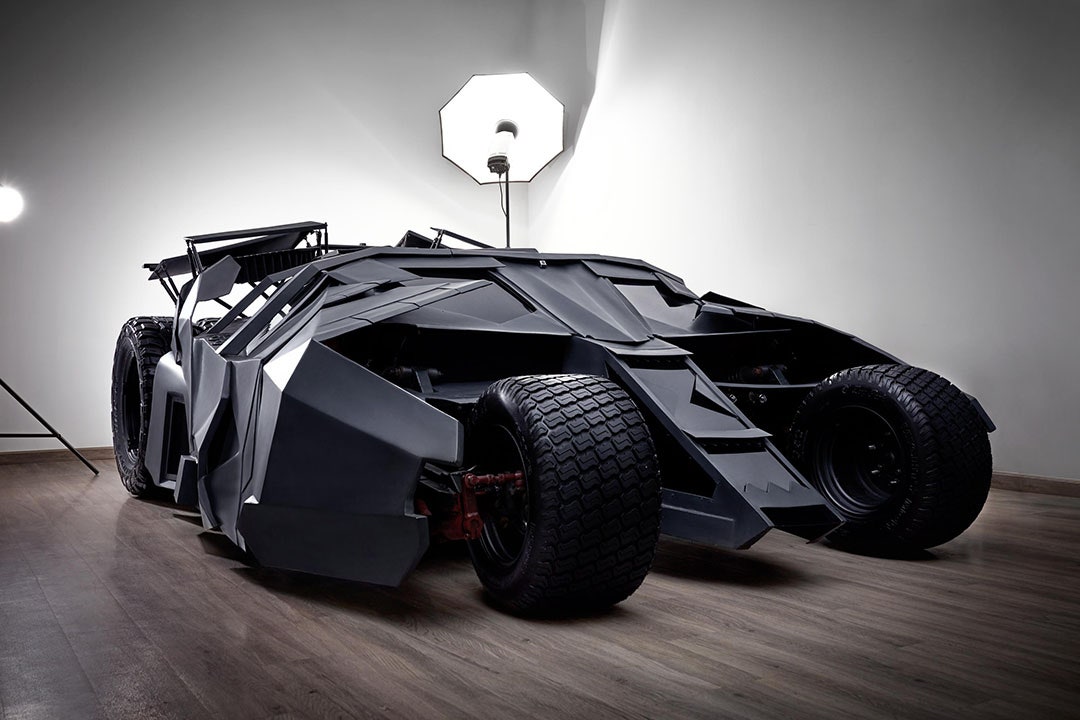 Macro Studios : Un artiste réalise une batmobile électrique grandeur nature