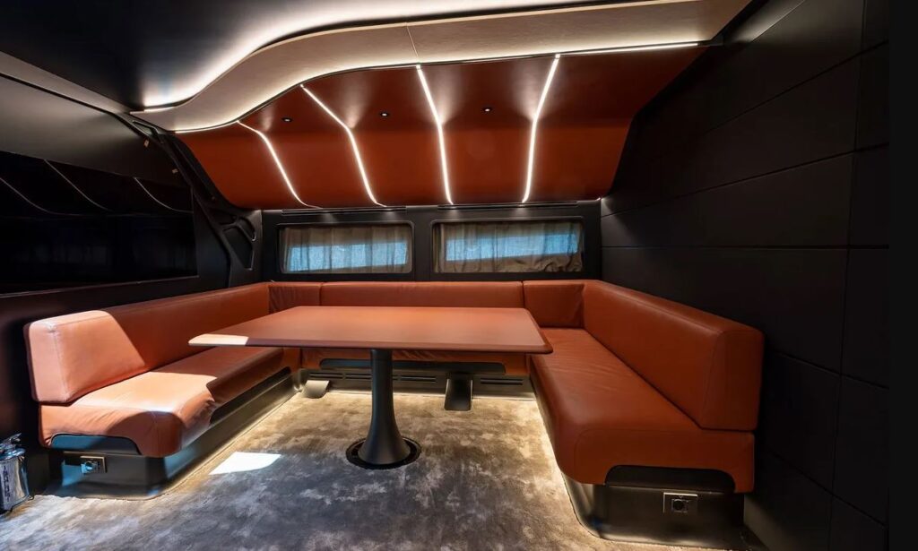 Victory Marine Bolide 80 : Découvrez le yacht le plus rapide du monde