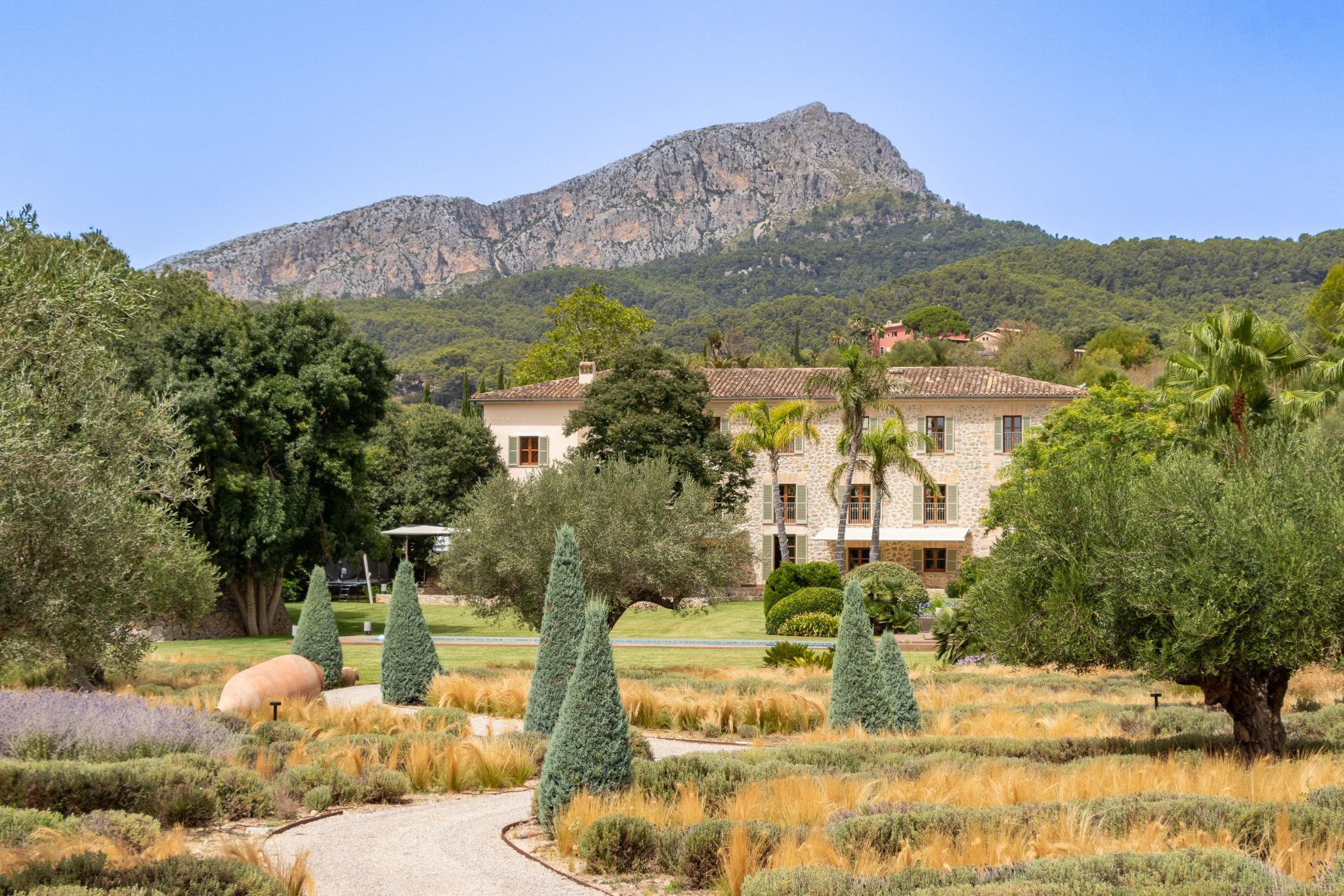 Living Blue Mallorca : L'Agence Immobilière récompensée par les Luxury ...