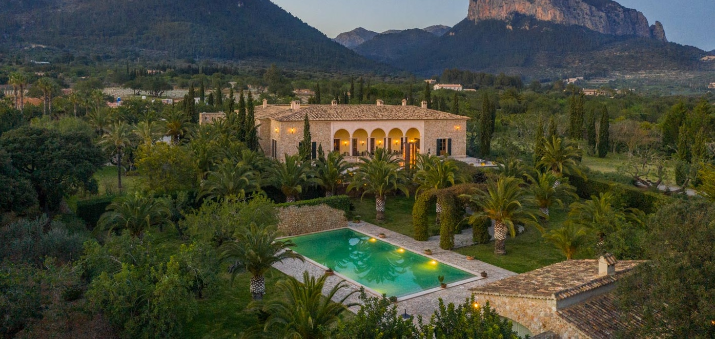 Living Blue Mallorca : L'Agence Immobilière récompensée par les Luxury ...