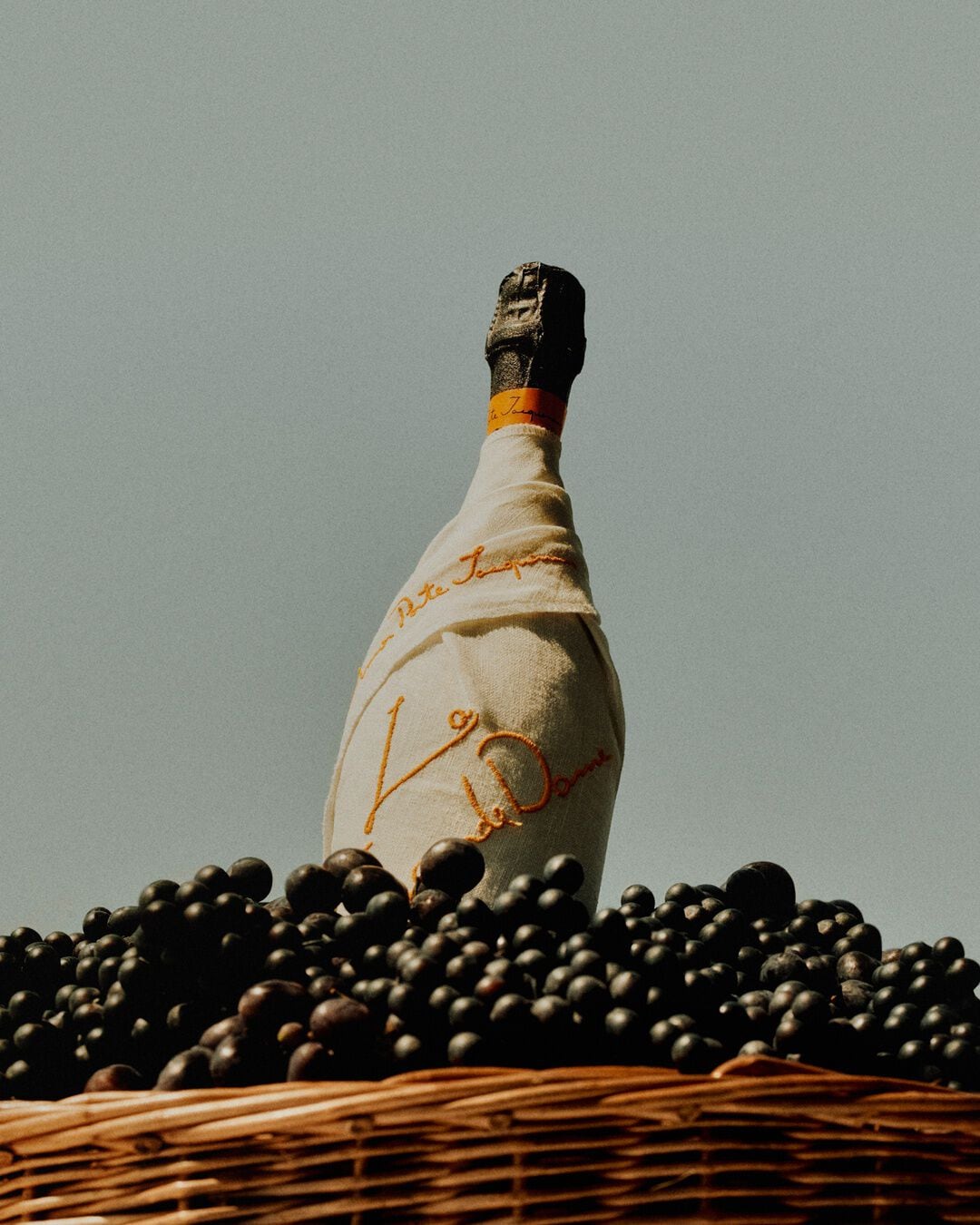 La Grande Dame de Veuve Clicquot par Jacquemus : L’éclat d’un dialogue ...